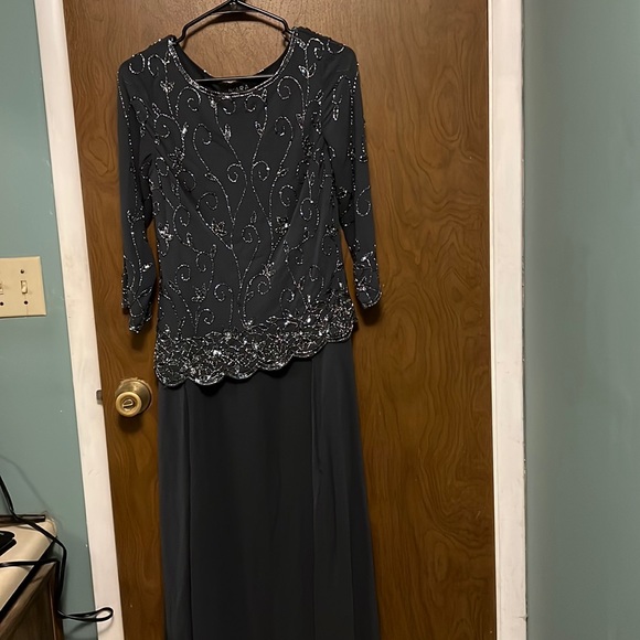 J Kara | Dresses | Nwt Jkara Gray 34 Length Sleeve Formal Dress Size 4 ...
